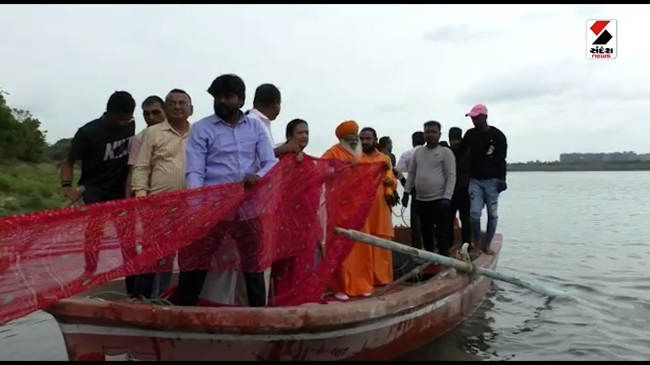 Grand celebration of Suryaputri Tapi Nadi birth festival, 1100 meter ...